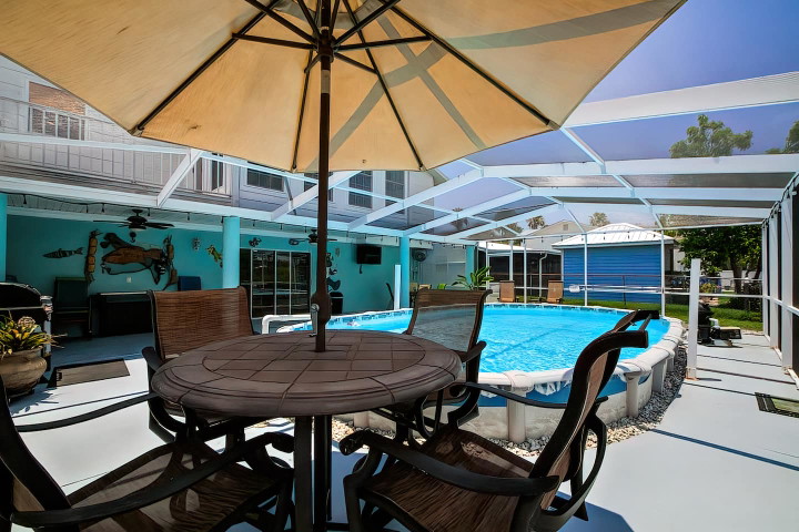 Tiki Paradise · Heated Pool · Waterfront · Kayaks - Weeki Wachee, FL