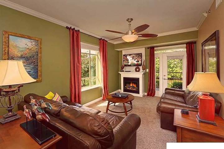 3 Br Riverfront Luxury Condo In Perfect Location - Tennessee