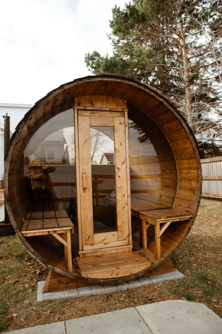 Cliffside Paradise Waterfront+hot Tub+sauna+bbq - Canada