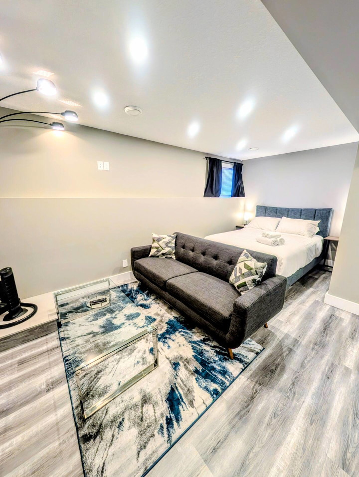 Your Rockies Getaway - Cozy Basement Studio - Cochrane