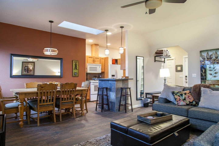 Location! Beautiful 4-bedroom, 3-bath Downtown - Bend, OR