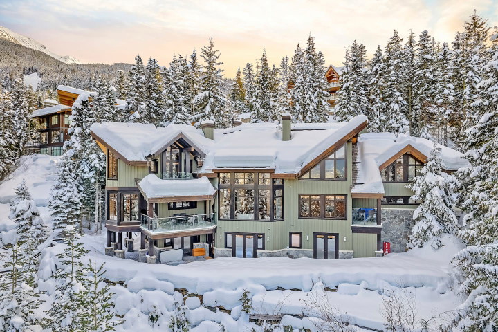 Slope Side Chalet | Ski-in/out | Hot Tub - Whistler Blackcomb