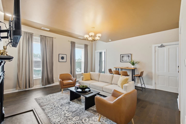 The Luxe | Walk To Downtown|king Bed | 2br Retreat - Georgetown, KY