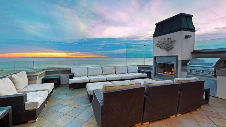 On The Sand! 5 Bedroom Beachfront Masterpiece - Long Beach, CA