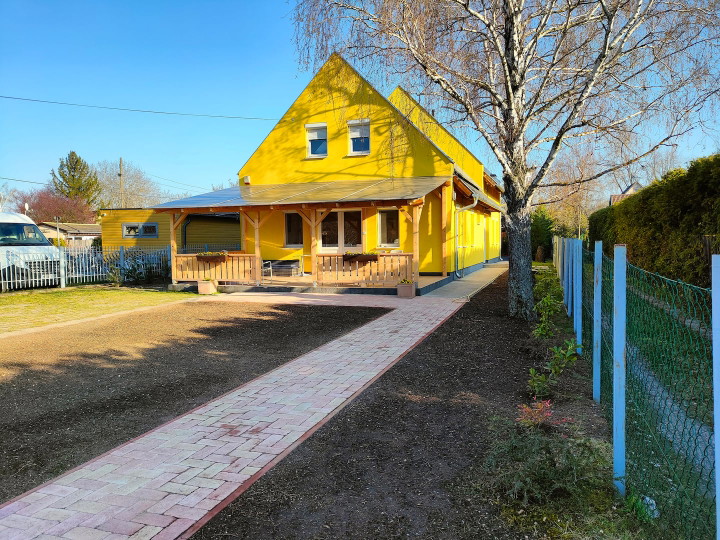 Fészek Vendégház-house For 16 People By The Lake - Velence