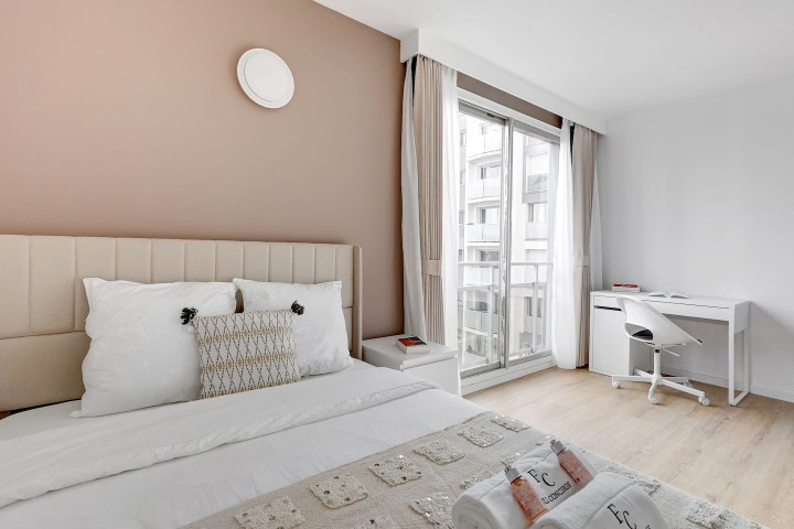Suite Fontainebleau : Vue Tour Eiffel Avec Balcon -