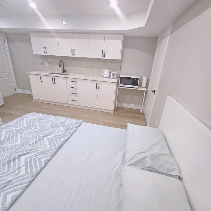 1 Bedroom Suite + Kitchenette - Milton