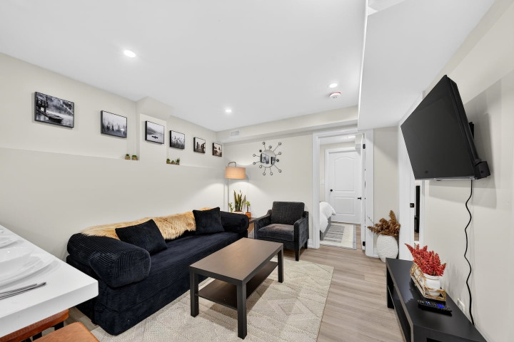 Cozy Modern Walkerville Basement Apartment - Windsor, Canadá