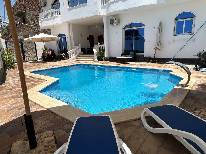 Villa Golden Mountain Apartment 3 Mit Frühstück - Lúxor