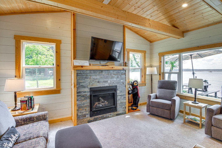 Lake Hubert Cabin W/ Private Deck + Boat Dock - Nisswa, MN