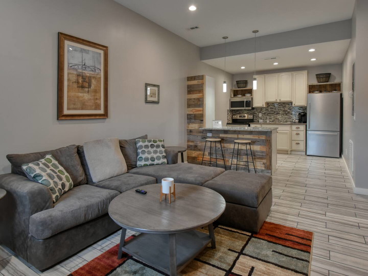 New, Modern & Chic, Upscale Apartment - Maryville, TN