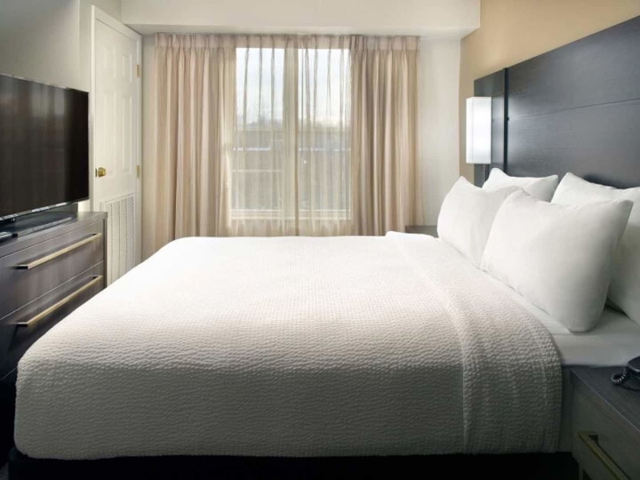 Three Relaxing Units, Free Breakfast And Shuttle! - Raleigh, NC