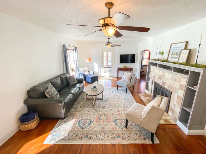 Cardinal House: Foosball, Full Fence, King Bed - Springfield, MO
