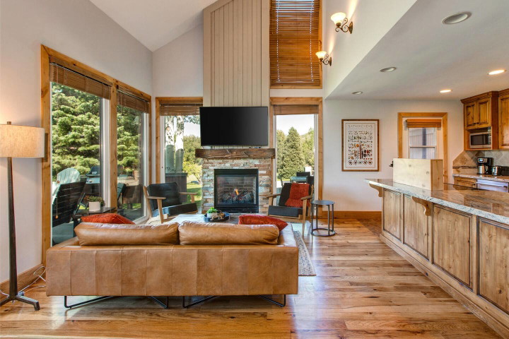 3 Bdrm, 2 Baños Condominio En El Campo De Golf, A Pie De Esquí, Servicios Comunitarios - Park City, UT