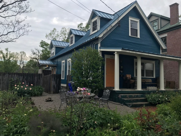 The Blue House And Gardens: Unit 2 - Lexington, KY