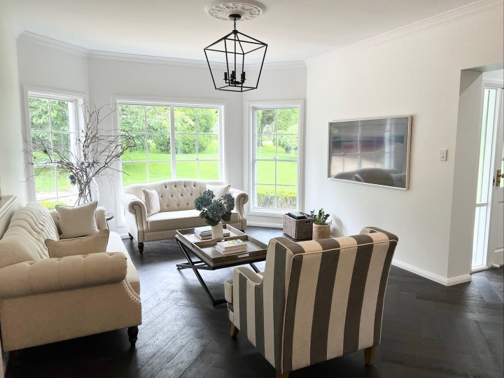 Grounds Of Robertson. Stylish And Exclusive. - Robertson