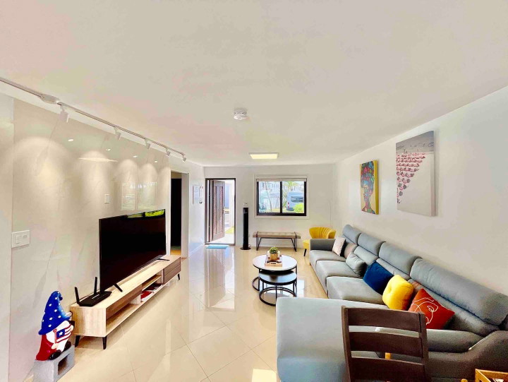New Superior Townhouse & Central   Rainbow House - Guam