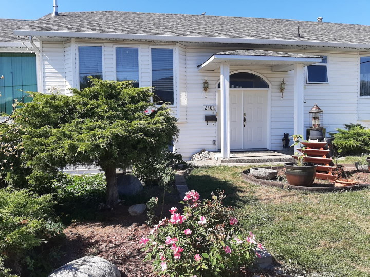 "White House On The Hill" Sleeps 8 - Vernon, BC, Canada
