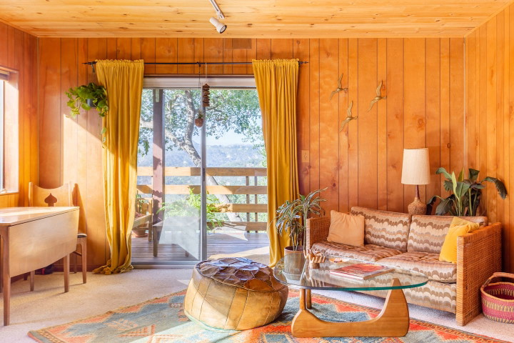 Treetop Oasis With A Balcony And Mountain Views - Calabasas, CA
