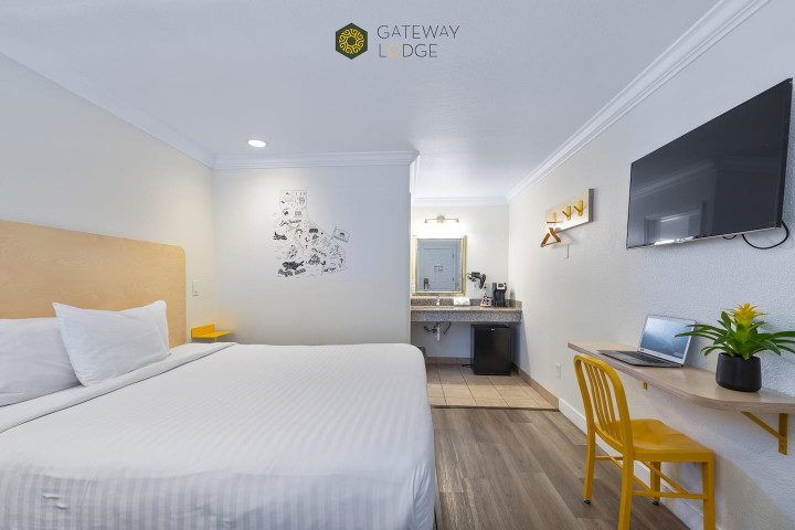 Classic King Room - Monterey, CA