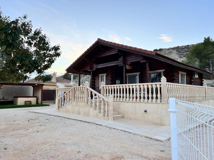 Charmant Chalet En Bois Avec Jacuzzi Et Bbq. - Fortuna
