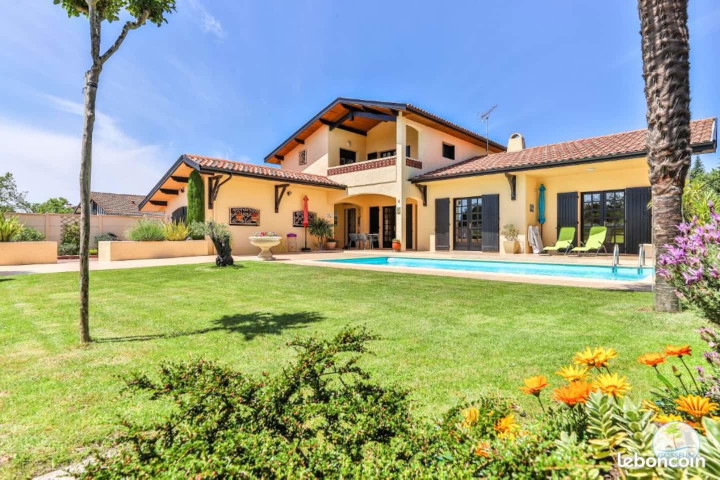 Erable~villa With Pool, Air Conditioning And Pool Table For 18 People - Francja
