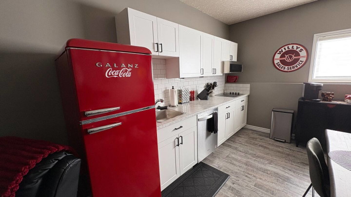 2 Bedroom 1 Bathroom Man Cave - Grande Prairie