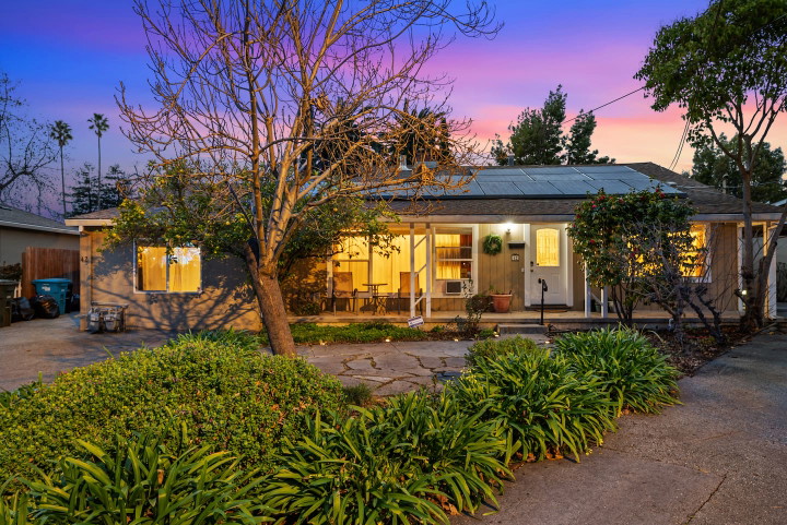 Charming Home W/ Orange Backyard In Redwood City - Redwood City, CA