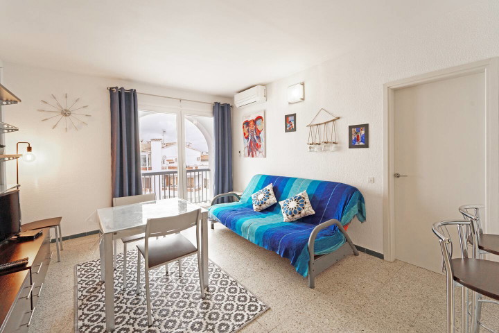 1br Apartment For 3 With Balcony, Wifi & Parking - Ampuriabrava