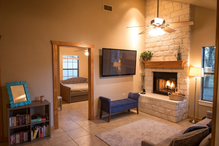 Guest House On 10 Acres, Farm Animals, Giant Oaks - Wimberley, TX