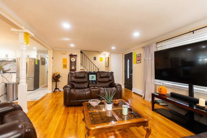 Large Home With 5 Rooms And Backyard Space - Reading, PA