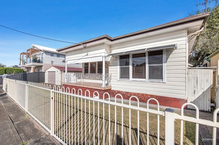 Beautiful Quiet Street 450m Walk To Village Heart. - Newcastle