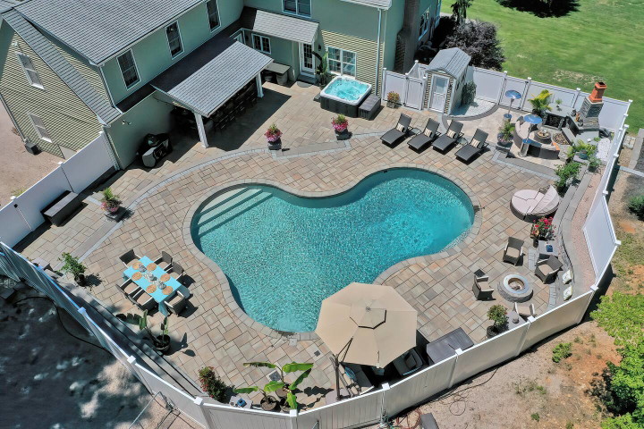 Resort Style Getaway W/pool, Spa, Game Room & More - Colchester, CT