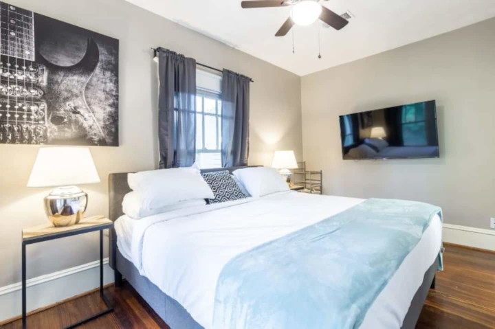 2br Montrose Classic Mansion | Downtown Medcenter! - Houston, TX