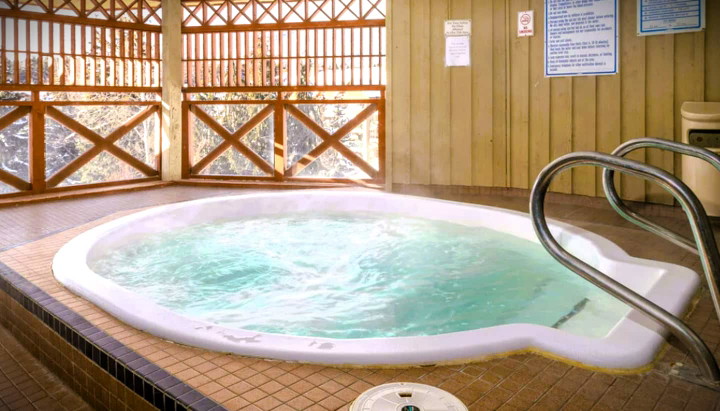 Modern, Comfy & Clean. Heart Of Village W/ Hot Tub - Whistler Blackcomb