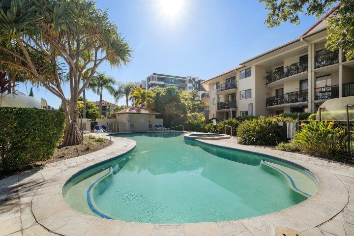 Mermaid Beach Escape | Pool, Tennis + Work Desk - Broadbeach