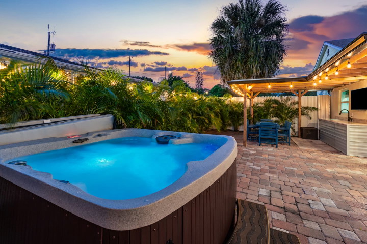 Spa Retreat | Sauna Hot Tub Cold Plunge - Palm Beach, FL