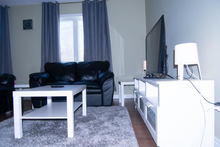 Private Apart- 2 Br: Modern & Cozy @ 10 Min To Dt. - Fredericton