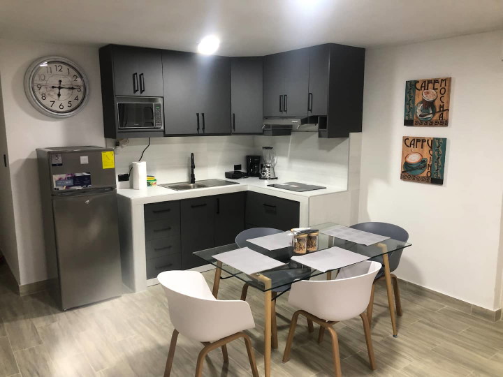 Refurbished 2-bedroom Apartment + Parking In Lomas De Urdesa - Guayaquil