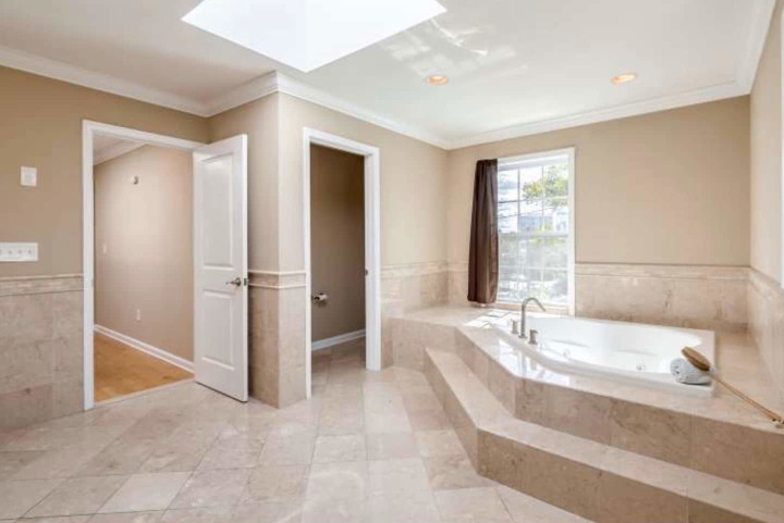 Romantic Penthouse Private Suite With Jacuzzi - Philadelphia, PA