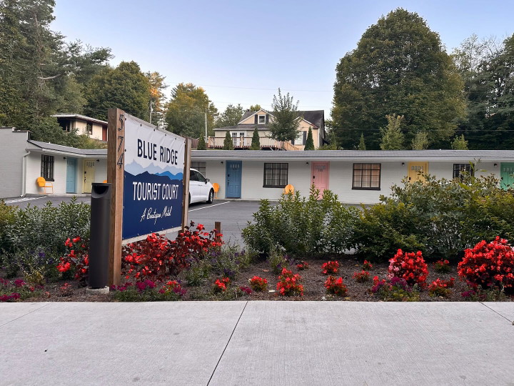 Queen Standard - Blue Ridge Tourist Court - Boone, NC