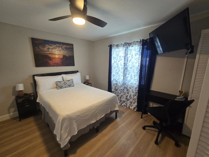 Private Suite 20 Min From Theme Parks & Airport - Kissimmee, FL