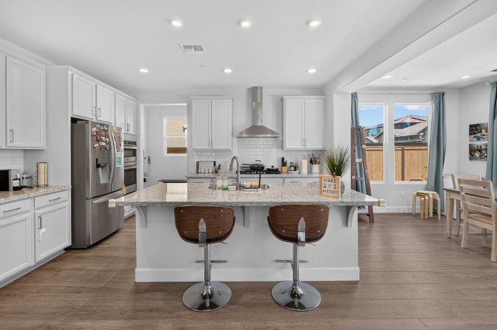 The Elegant Escape Stylish Home With Cozy Comfort - Elk Grove, CA