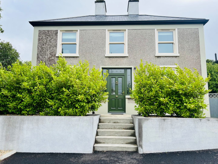 Bright 4bed Townhouse In The Heart Of Westport - Westport