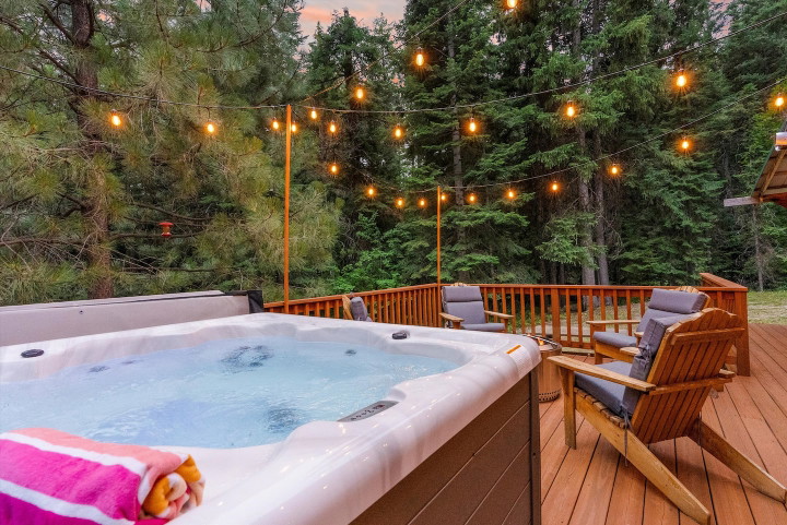 Secluded Creekside Cabin  Soak, Unwind & Escape - Montana