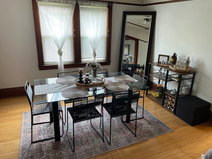 Cozy Upper Flat For Two In Bayview, Os Parking - Milwaukee, WI