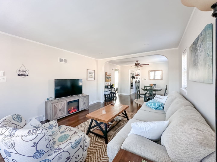 Stylish & Comfy Gem Near Downtown~balcony~parking - Evanston, IL