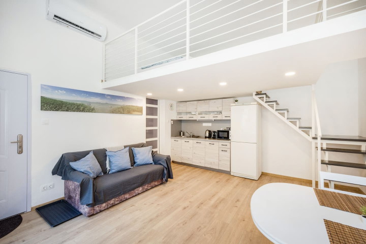 V12 Studio Apartment - Budapest
