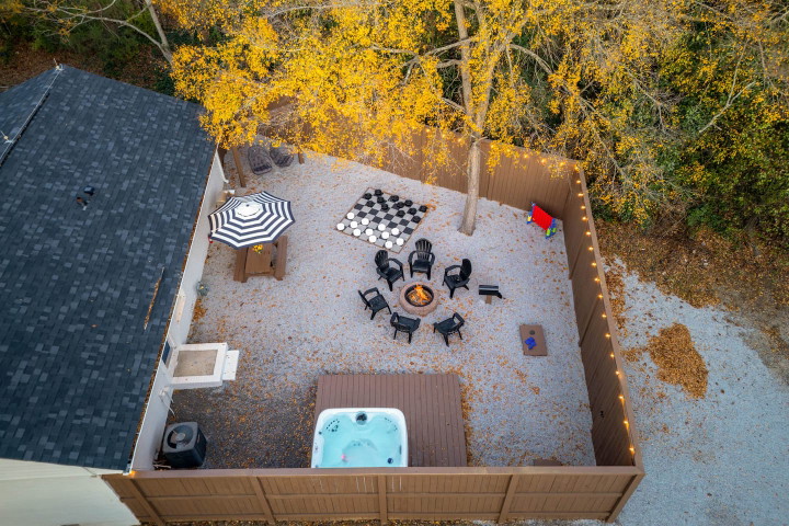 Private Hot Tub  Fire Pit Bbq  Backyard Movies - Raleigh, NC