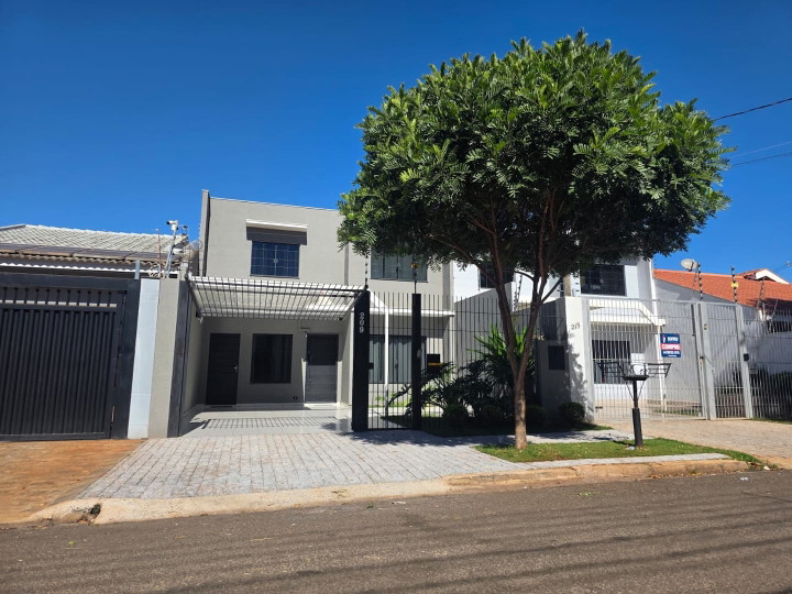 Casa Hope | Espaçosa E Bem Localizada Em Maringá - Maringá